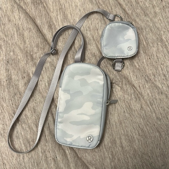 lululemon athletica | Bags | Lululemon Modular Phone Crossbody Bag ...